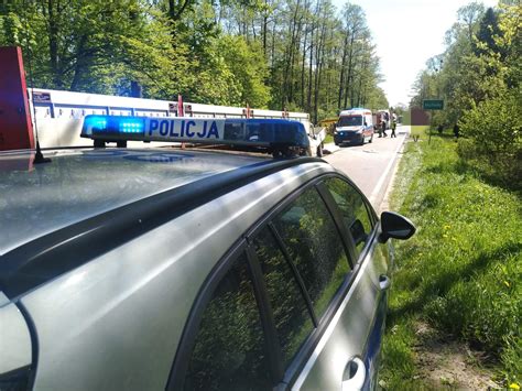 Kobieta chciała ominąć zwierzę na drodze Dwie osoby ranne w wypadku