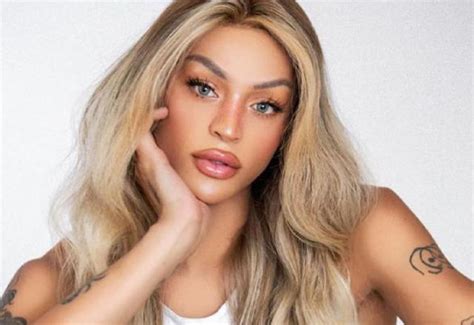 SBT TV Pabllo Vittar surge dançando de calcinha e barriga sarada
