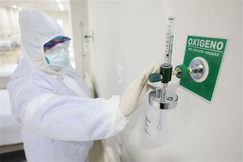 EsSalud instala redes de distribución de oxígeno en hospitales para