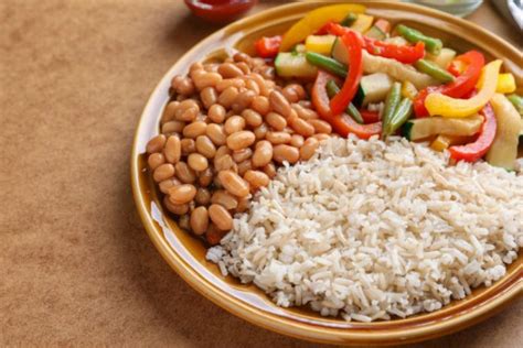 Quem é mais rico em calorias o arroz ou feijão
