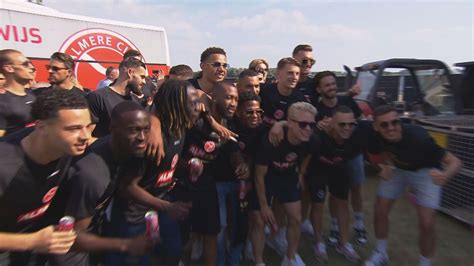 Spelers Almere City Dolblij Bij Huldiging Ik Kon Hier Alleen Van Dromen