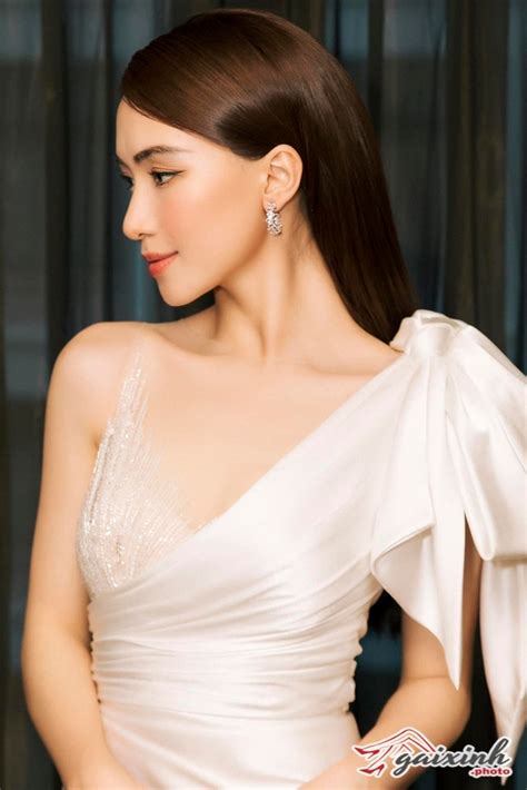 45 Ảnh Hòa Minzy Sexy Mặc Bikini Lộ Hàng Siêu Đã Mắt