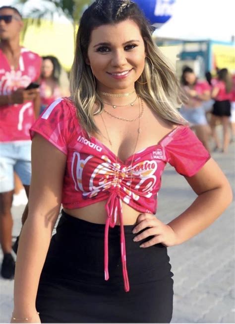 Pin de Maria Clara em Abadá Abadas customizados feminino Modelo de