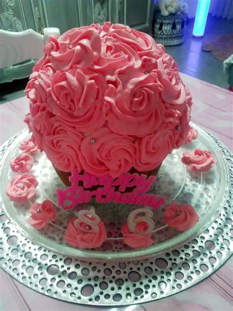 Recette de Birthday Cupcake géant à la framboise