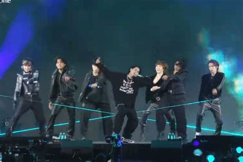 Watch Bts Gives St Ever Live Performance Of Run Bts At Busan Concert