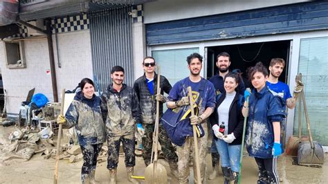 I Giovani Che Non Hanno Voglia Di Lavorare Ma Vanno A Spalare Il