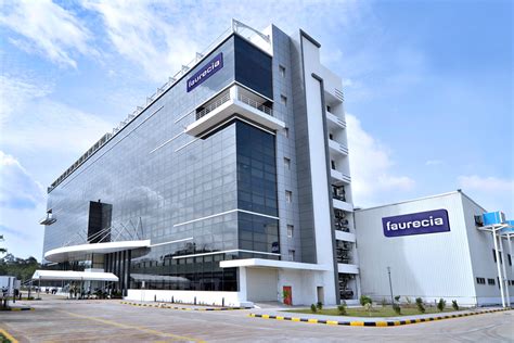Faurecia kauft für 1 1 Milliarden Euro japanische Clarion