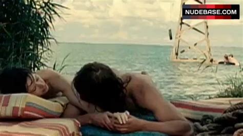 Maria Kraakman Full Naked On Beach My Queen Karo 0 57 NudeBase