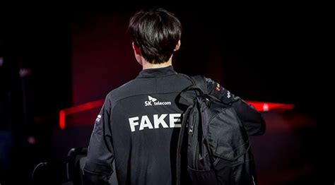 LMHT Faker tái xuất đầy lạc lõng giữa đội hình của T1