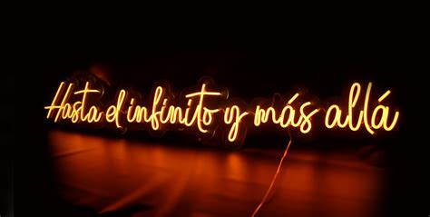 Neon hasta el infinito y mas allá Neón para tu boda