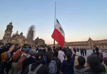 Heroico Colegio Militar Cadetes Realizan Arriamiento De Bandera