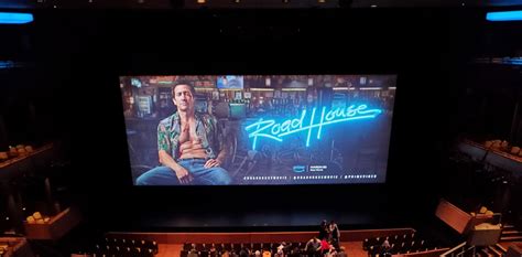 Road House Jake Gyllenhaal et Conor McGregor enflamment la première à