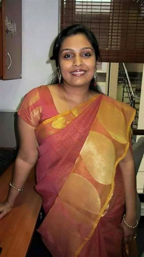 Indische Aunty zeigt ihre Wundertüten Telegraph