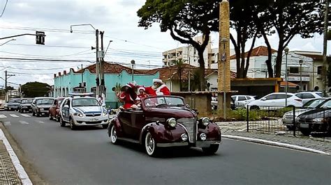 CHEGADA DO PAPAI NOEL EM CAÇAPAVA Desfile de carros antigos na