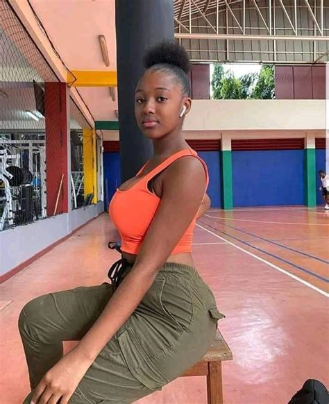 L influenceuse Ivoirienne Jus D orange Très Sexy Photos