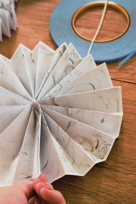 DIY Papier Rosetten Papierfächer selber basteln Selber basteln