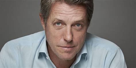 La sorprendente transformación física de Hugh Grant a sus 62 años MUI