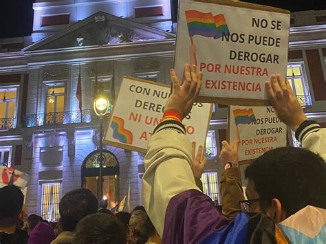 Miles De Personas Se Manifiestan En Contra De Ayuso Por Recortar