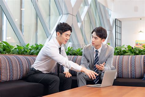 商务男性伙伴职场沟通交流高清图片下载 正版图片501771484 摄图网