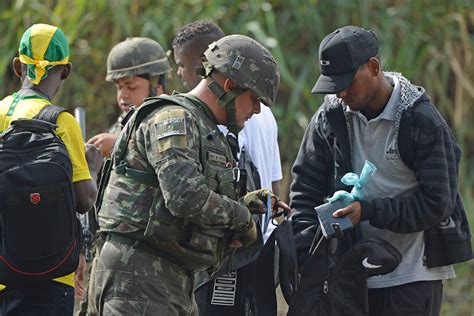 GALERIA Forças Armadas e policiais fazem operação no Rio de Janeiro
