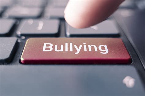 Cyberbullismo E IA Alti Rischi Per I Minori Sul Web