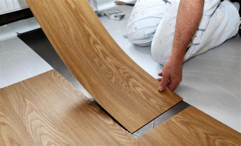 PISO VINÍLICO X PISO LAMINADO Cajomar Decorações