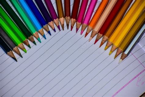 L Pices Del Color En El Cuaderno Blanco Foto De Archivo Imagen De