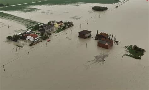 Inundațiile marea teamă a Italiei Alerta roșie începe de marți 16