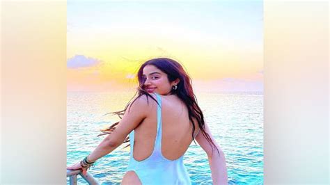 Janhvi Kapoor S Stunning Metallic Monokini Sets Internet On Fire See Pics
