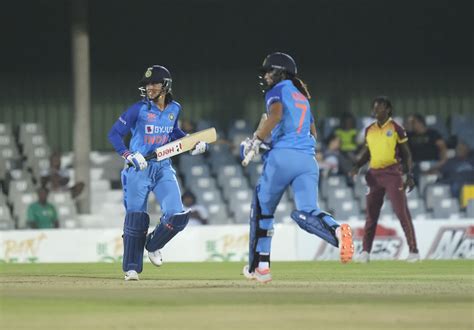 Smriti Mandhana And Harmanpreet Kaur Added An Unbroken 115 Off 70