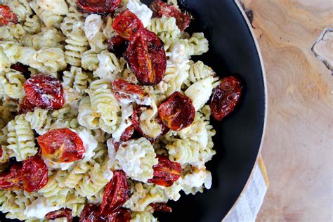 Pasta Fredda Con Pesto Burrata E Pomodorini Confit L Orso Ghiotto