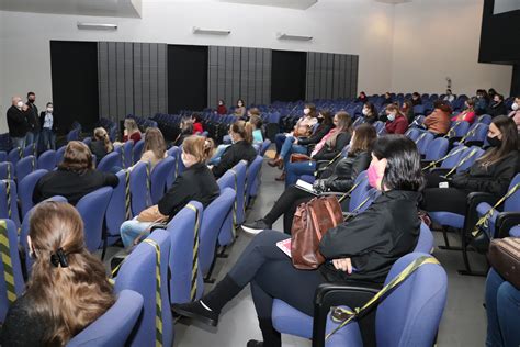 Pato Bragado promove formação continuada a professores da educação