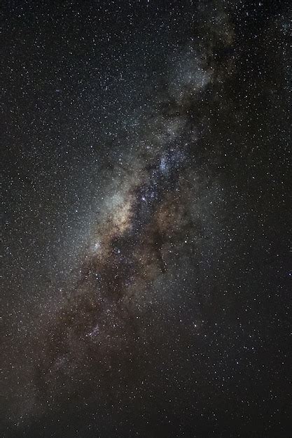Cielo nocturno estrellado galaxia vía láctea con estrellas y polvo