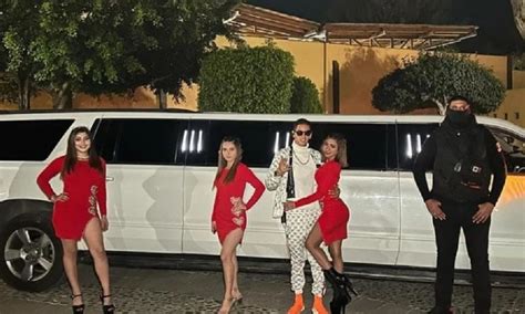 Alex Marín presenta a sus 3 nuevas novias tras llorar por su divorcio