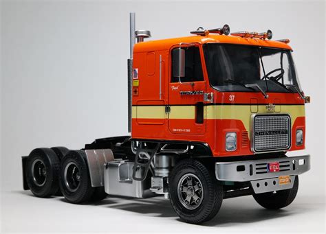 1 25 AMT Chevy Titan 90 Model Trucks Big Rigs And Heavy Equipment