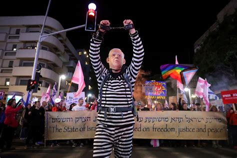 Una Reforma Para Debilitar El Supremo Fractura Israel Y Provoca