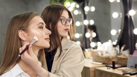 Strobing y contouring Descubre en qué consiste cada una de estas