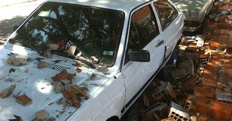 G1 Muro Desaba E Atinge Carros No Bairro Aldeota Em Fortaleza
