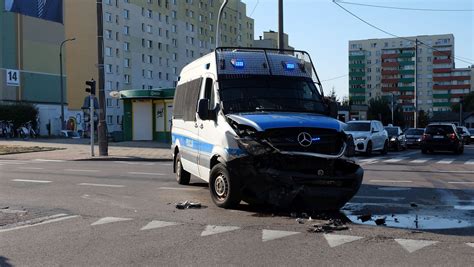 Wypadek Radiowozu Na Skrzy Owaniu Gajowej I Hallera W Bia Ymstoku