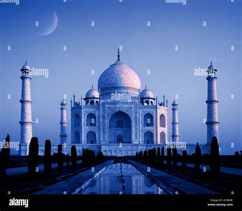 IN AGRA The Taj Mahal At Night Stock Photo Alamy