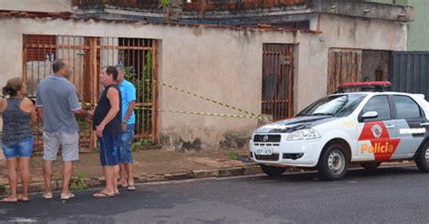 G1 Mãe e filha são encontradas mortas dentro de casa em Ribeirão