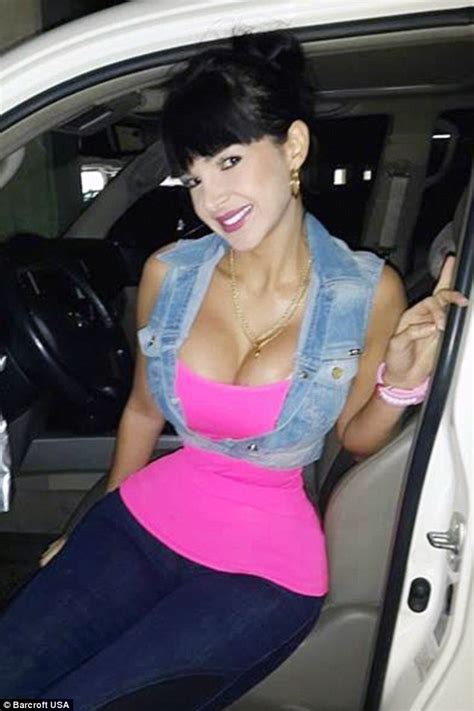 Busty Model Trains Waist To 20 Inches By Wearing Corset 23 Hours A Day