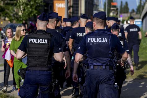 Braki kadrowe w policji W niektórych jednostkach połowa stanowisk