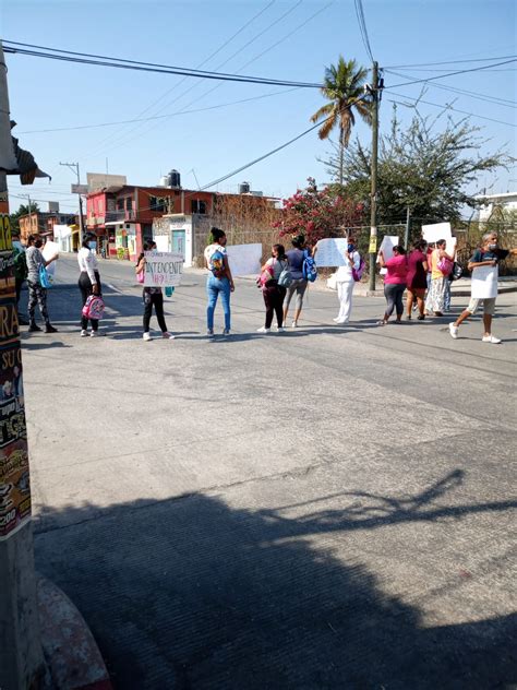 Protestan madres de familia del jardín de niños Plan de Ayala de