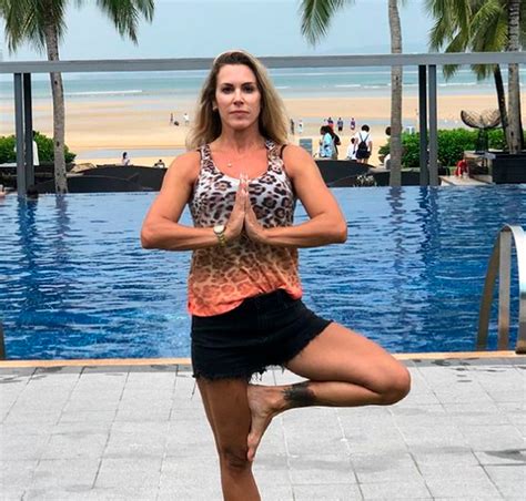 Joana Prado ex Feiticeira se arrepende de ensaio nu Só Deus sabe o