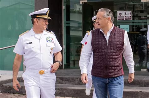 Recibe Adrián Oseguera al nuevo Comandante de la Primera Región Naval