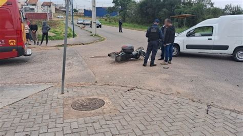 Motociclista sai para comprar marmita e fica gravemente ferido após
