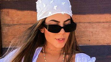 Hariany Almeida incendeia a web ao exibir corpão escultural de biquíni