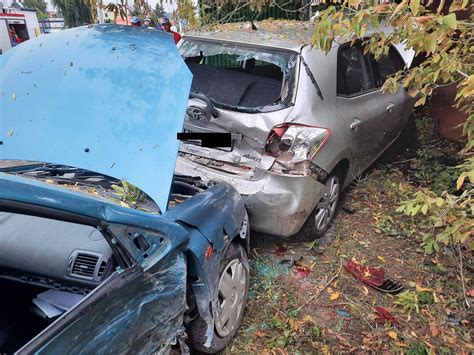 Wypadek z udziałem trzech pojazdów na ulicy Górnej w Końskich 02 TKN24