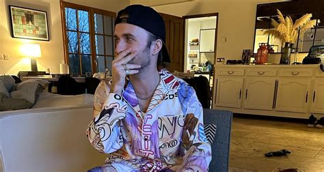 Quest ce quil attend Squeezie harcelé par ses fans pour le
